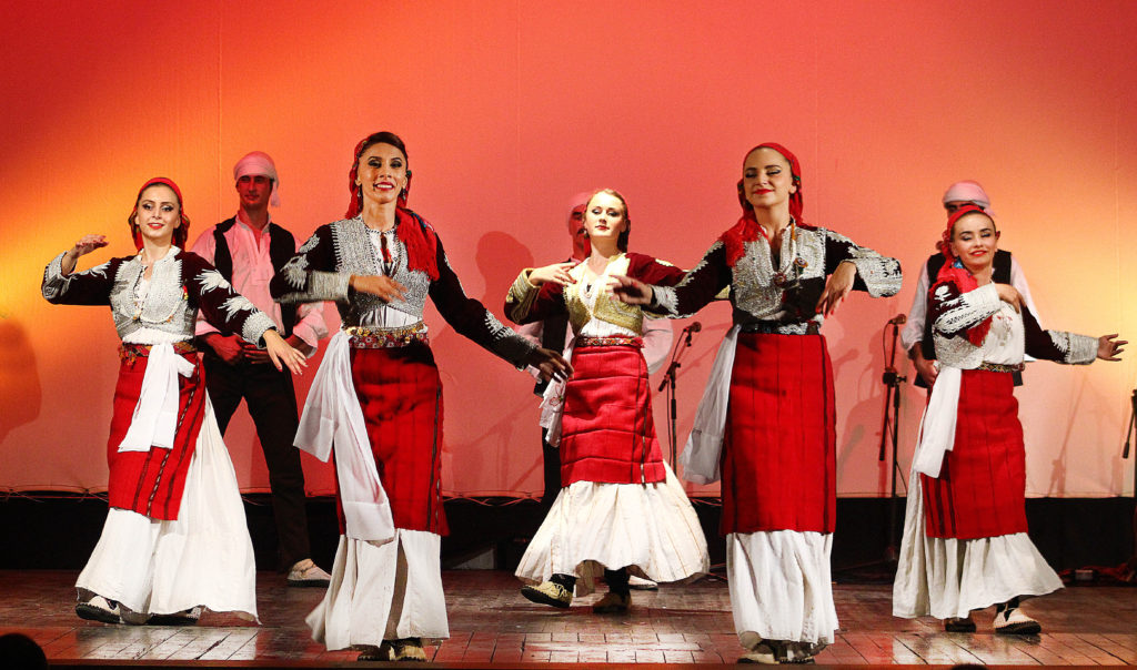 Këngët e vallet e jugut rrugëtojnë drejt Otrantos. - ShqipFm